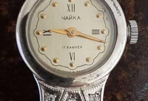 Серебрянные женские часы"Чайка" 17 камней