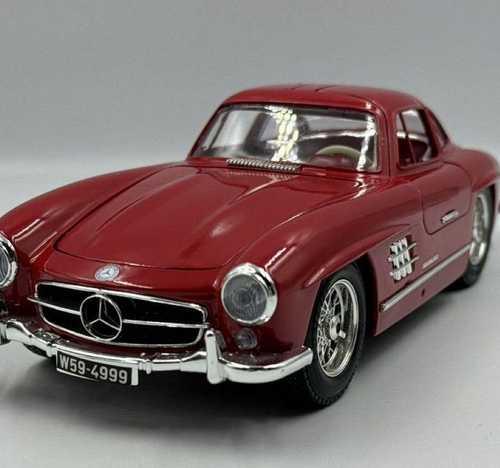 Модель 1:18 Bburago Mercedes Benz 300sl красный