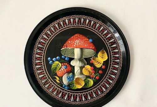 Поднос Жостовская роспись с грибами