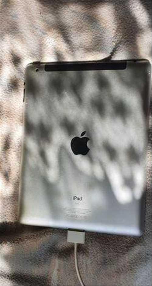 Apple iPad 2 64 GB Wi-Fi + sim Серебристого цвета