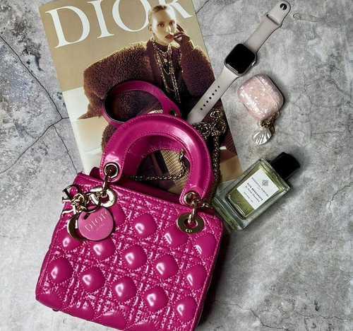 Розовая сумка Christian Dior