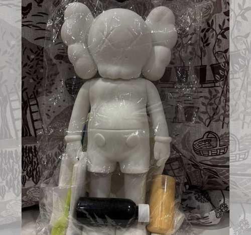 Фигурка kaws