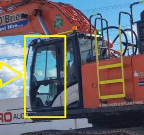 Дверь кабины экскаватора гусеничный Hitachi ZX180
