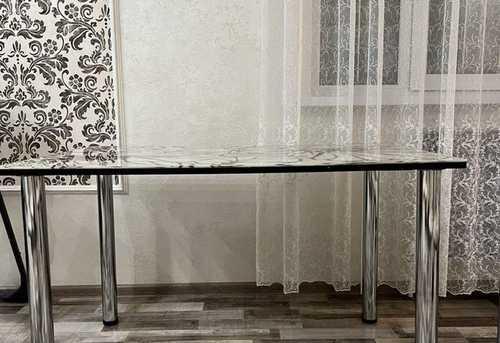 Стеклянный кухонный стол
