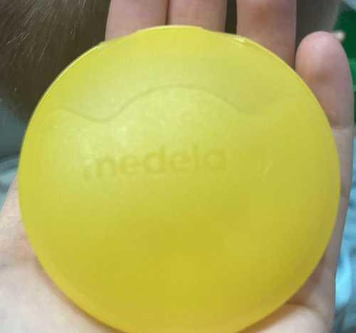 Накладки на грудь medela 20