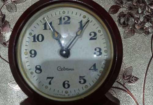 Старинные советские часы/ будильник Севани