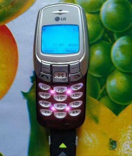Кнопочный телефон LG w3000