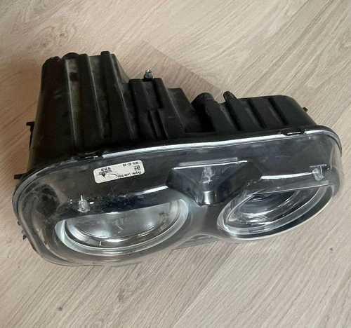 Продаю фару правую Dodge challenger