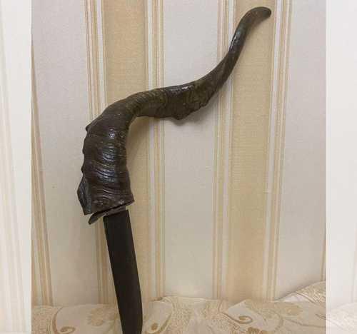 Нож с рукоятью из рога