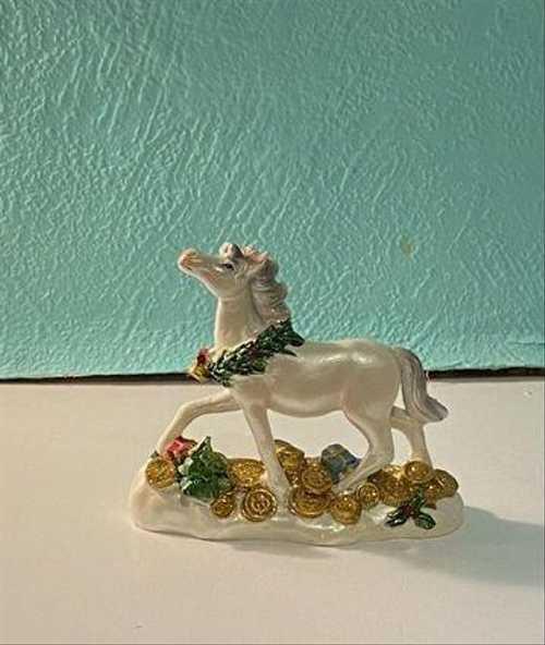 Фигурка Лошадь сувенирная с монетками