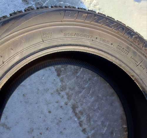 Bridgestone Blizzak VRX 215/60 R17