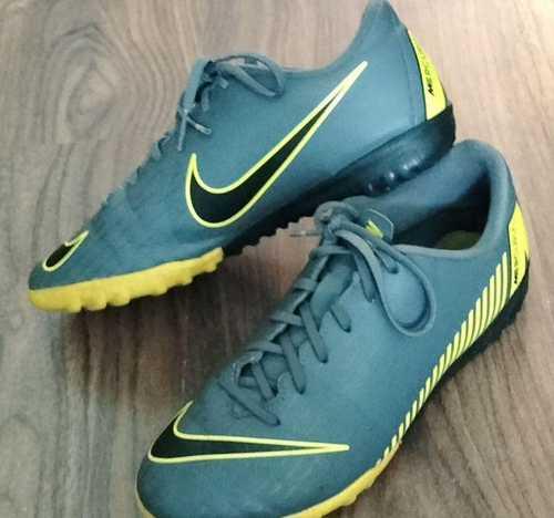 Футбольные бутсы Nike, р.35.5