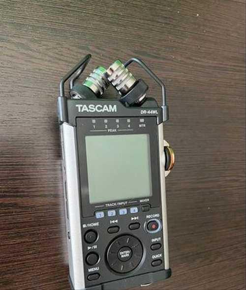 Портативный рекордер Tascam DR-44WL диктофон