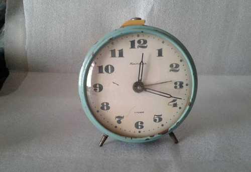Часы будильник "Янтарь" СССР