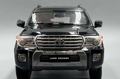 Paudi Models Toyota Land Cruiser 200 2012 1:18