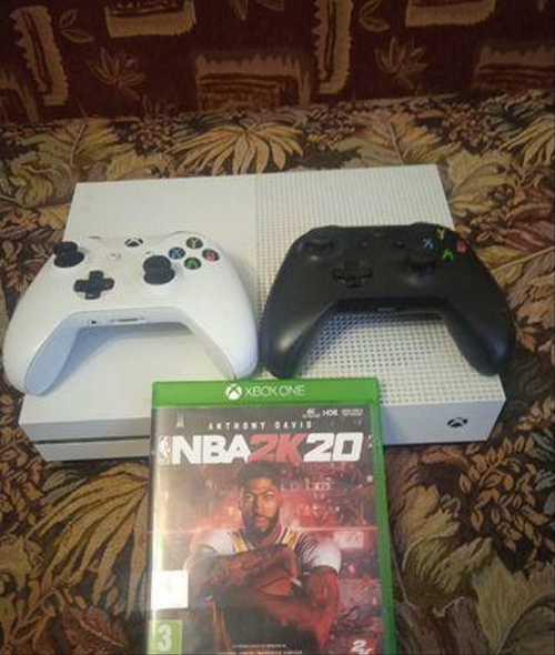 Продам Xbox one в хорошем состоянии