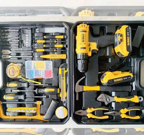 Шуруповерт Dewalt с большим набором инструментов