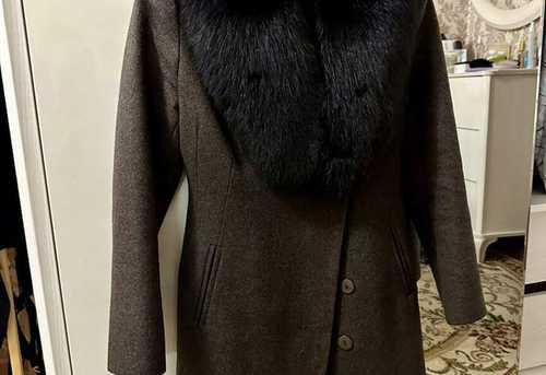 Пальто женское 42 44 с натуральным мехом