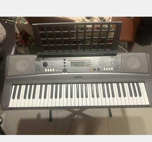 Синтезатор Yamaha psr R300