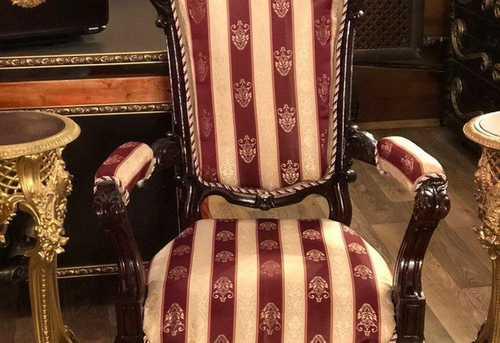 Антикварное старинное кресло