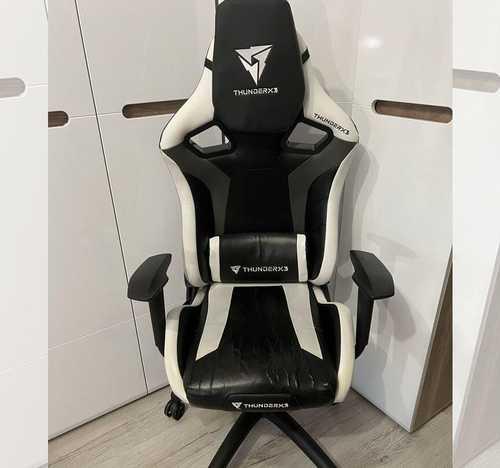 Компьютерное кресло thunderx3