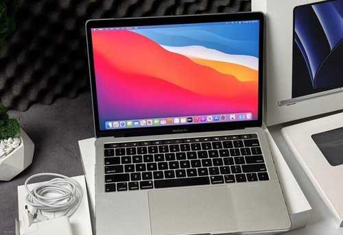 MacBook Pro 13 Core i7, 16GB Ram, Silver + Чехол
