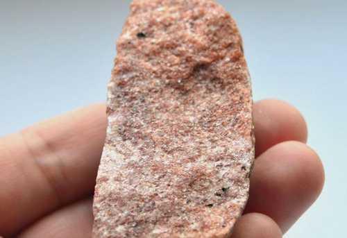 Авантюрин камень необработанный, 71*30*25 мм