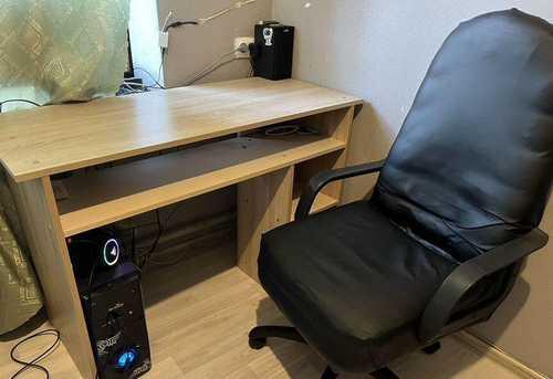 Компьютерный стол и компьютерное кресло (офисное)