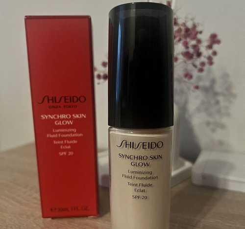 Крем тональный Shiseido Synchro skin glow
