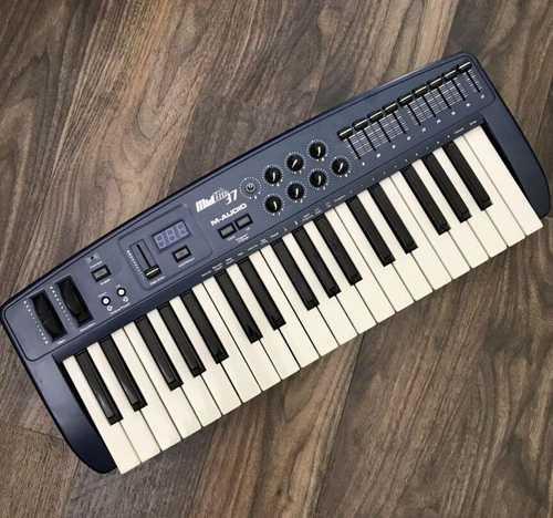 Безпроводная Midi клавиатура M-Audio Midair 37