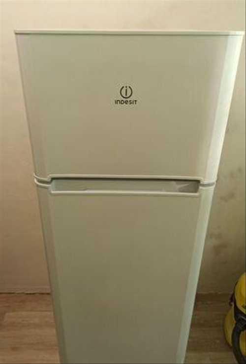 Холодильник Indesit Tia (170см) двухкамерный