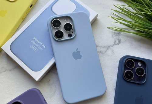 Чехол на iPhone 14 Pro силиконовый MagSafe голубой