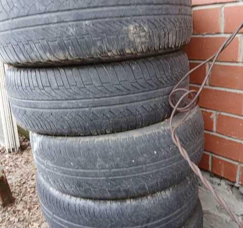 Michelin Latitude Diamaris 215/65 R16 32L