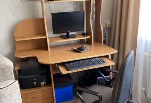 Компьютерный стол+ кресло