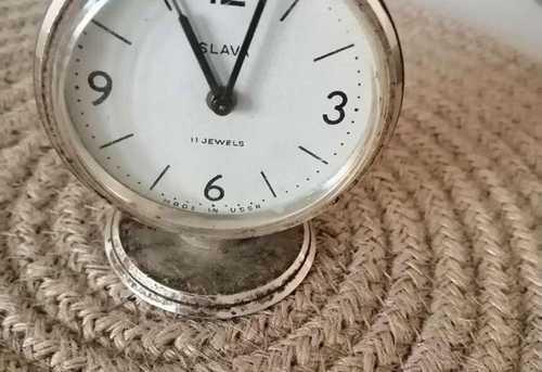Часы будильник времен СССР
