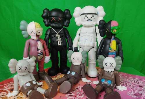 Игрушка kaws