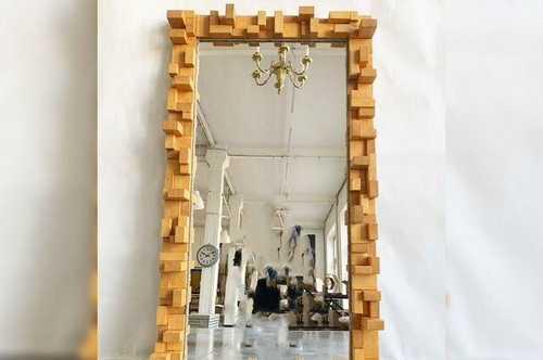 Зеркало в деревянной раме
