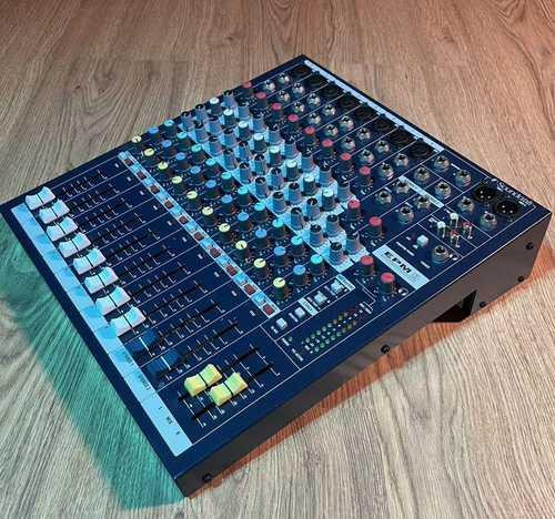 Микшерный пульт Soundcraft EPM8