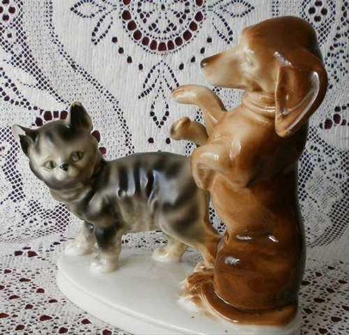 Статуэтка Такса с котёнком