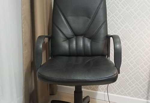 Компьютерное кресло чёрное