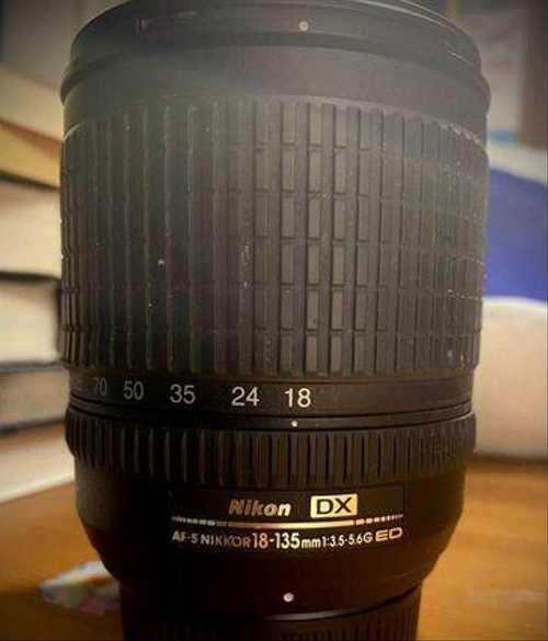 Зум-объектив Nikon 18-135mm