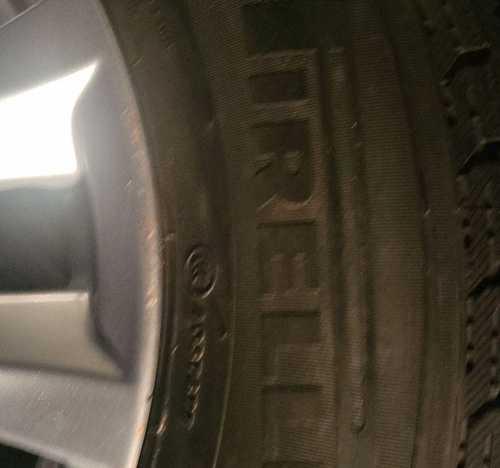 Pirelli Ice Asimmetrico Plus 215/65 R16