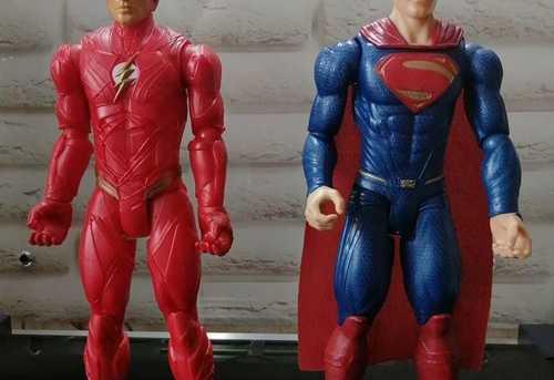 Фигурки Супермена и Флэша из Лиги Справедливости