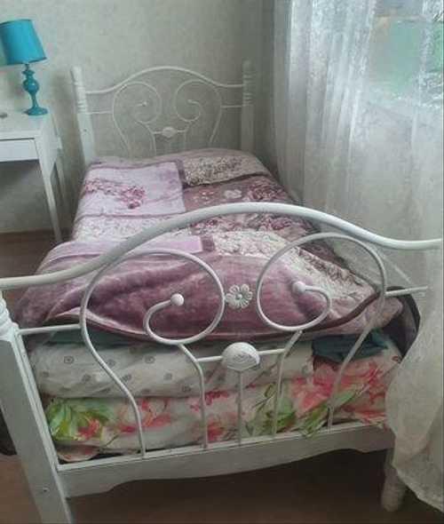 Винтажная кровать