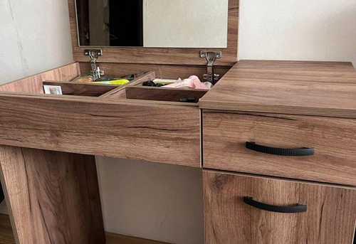 Туалетный столик с зеркалом трюмо