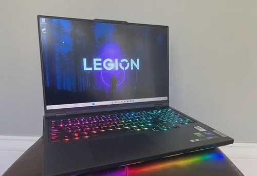 Lenovo 16" Legion Pro 7i 16IRX8H Gaming Laptop