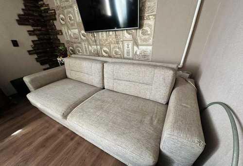 Качественный удобный диван и два кресла