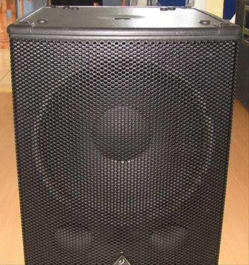 Сабвуфер активный Behringer 1500W B1500HP Нч15"Pro