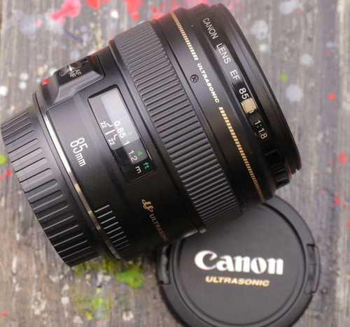 Canon EF 85mm f/1.8 USM s/n087