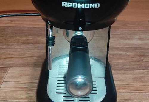 Кофеварка рожковая Redmond RCM-1521